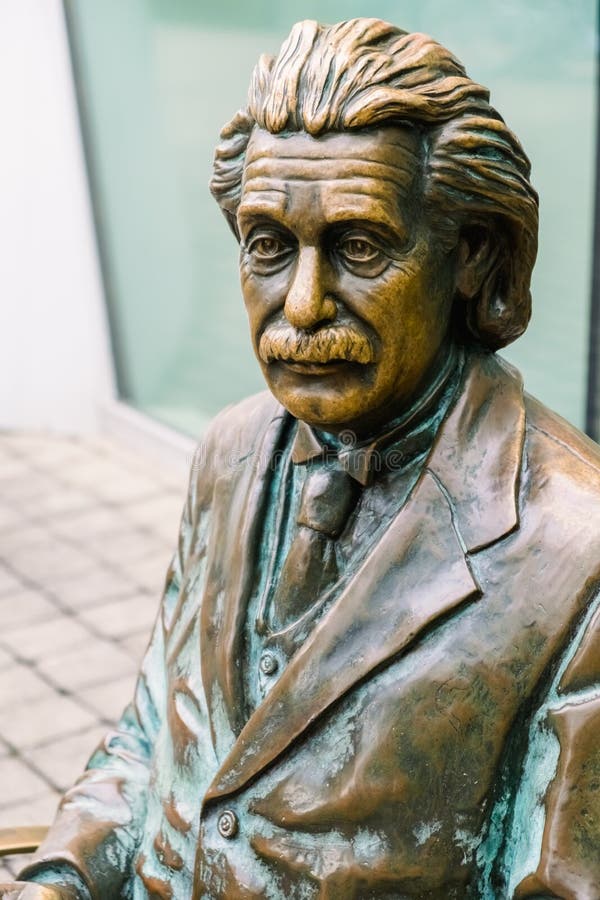 Statue of the Scientist Albert Einstein in a Public Park Editorial ...