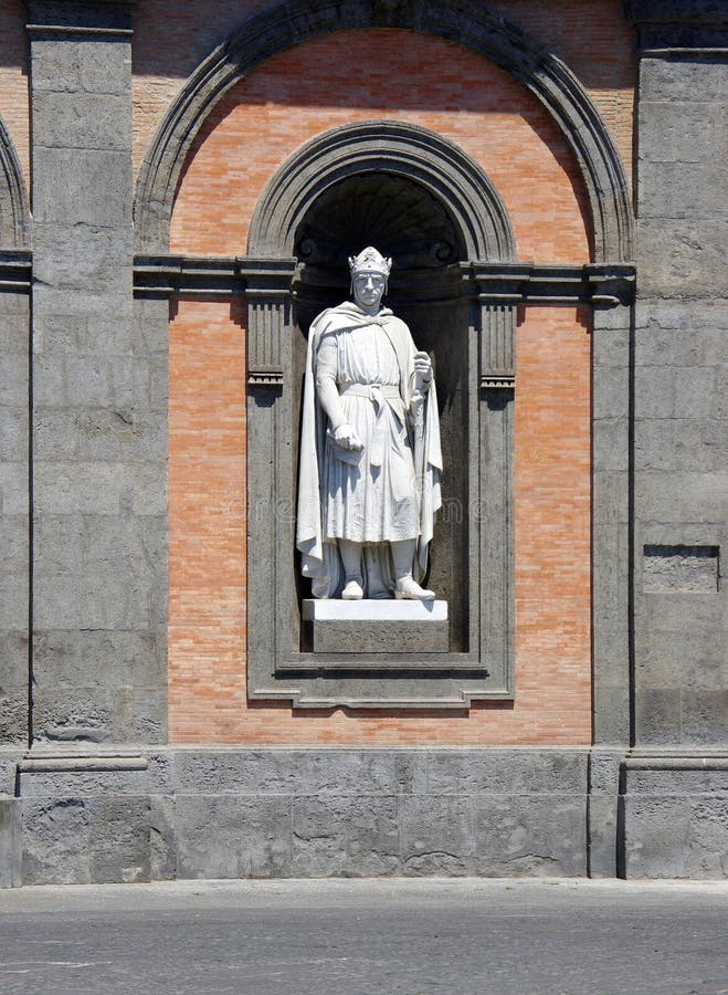 Statue, Sculpture, Wall, Arch Picture. Image: 121707783