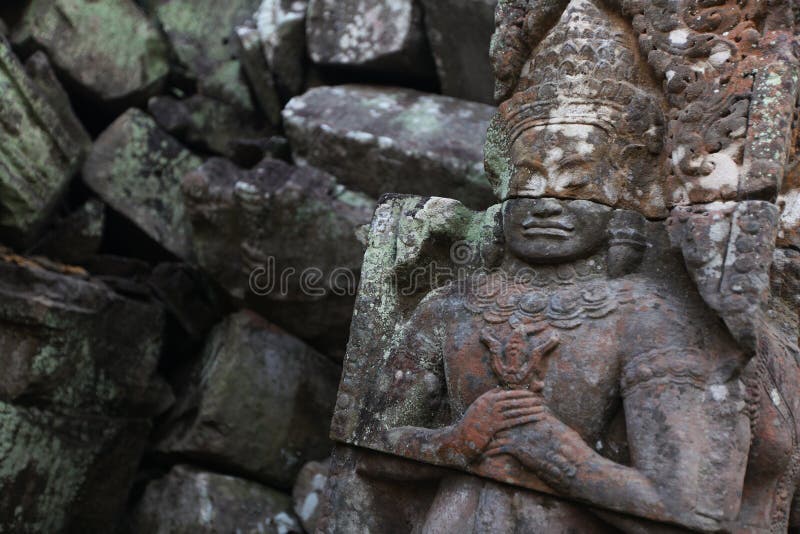Statue of Soldier on Rubble at Angkor Wat Temple Stock Photo - Image of ...