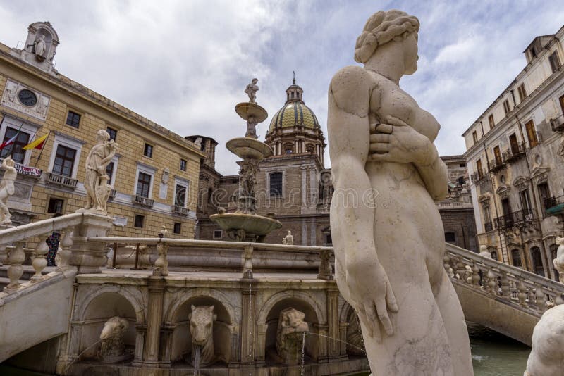 Stone Lady Facing the World Stock Image - Image of ruled, empire: 58773411