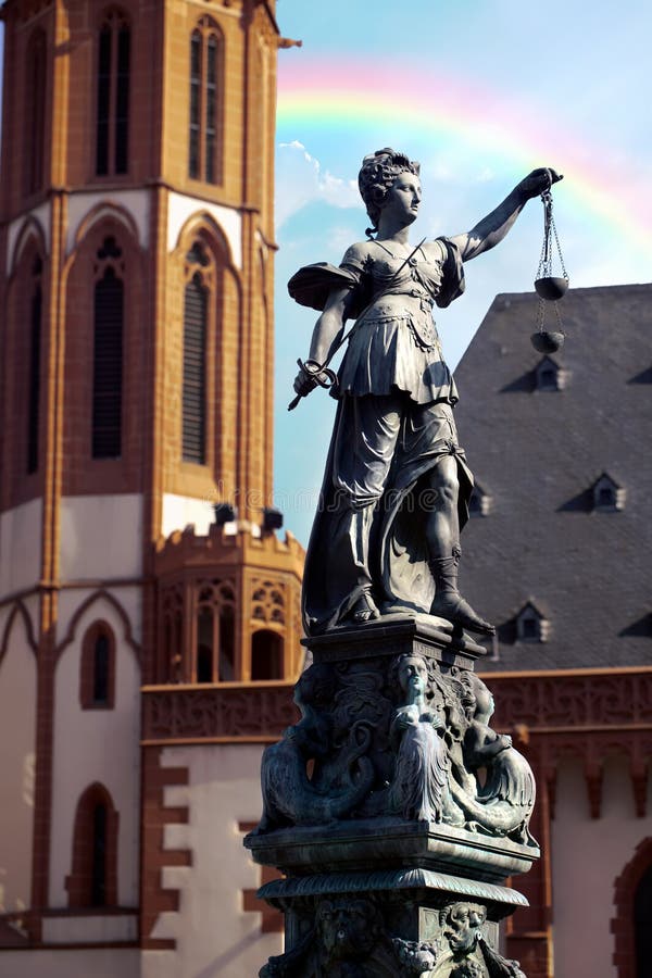 Statue Von Dame Justice Justitia in Frankfurt, Deutschland Stockfoto ...