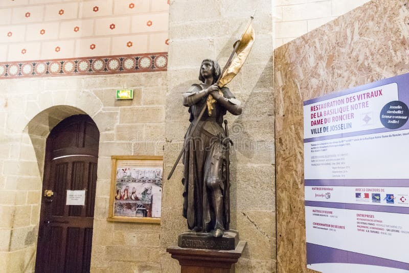 Statue von Jeanne d'Arc redaktionelles stockbild. Bild von heldin - 135634824
