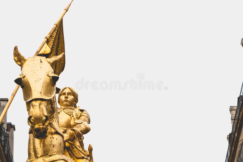 Statue Von Jeanne D'Arc in Paris Stockfoto - Bild von kunst, lichtbogen ...