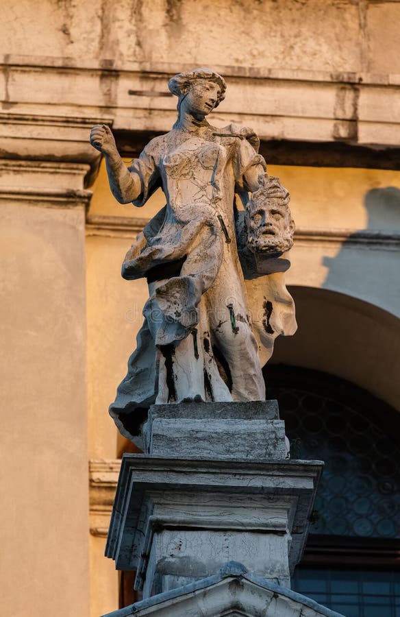Statue Von Judith Mit Dem Kopf Von Holofernes Stockbild - Bild von ...