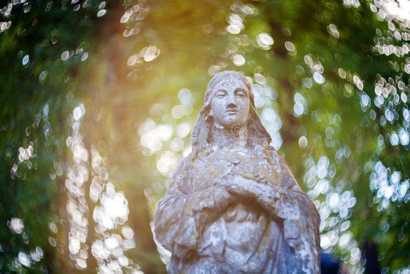 Statue von Jungfrau Maria stockbild. Bild von heilig - 53784527