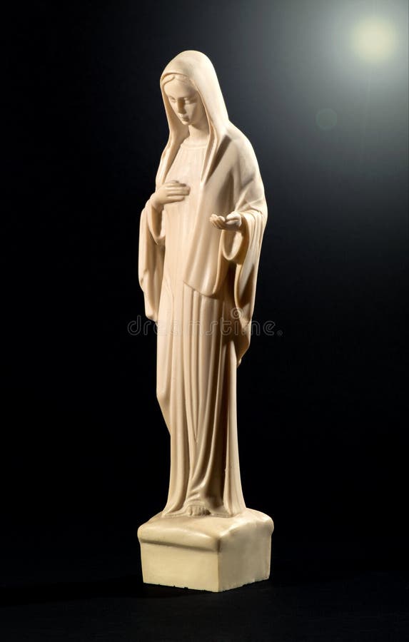Statue Von Jungfrau Maria Auf Schwarzem Stockfoto - Bild von heilig ...