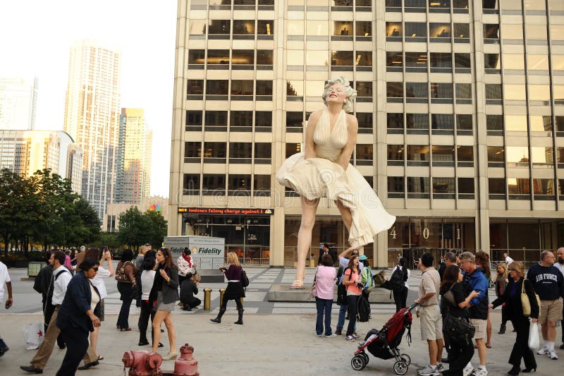 Statue Von Marilyn Monroe in Chicago Redaktionelles Stockfotografie ...