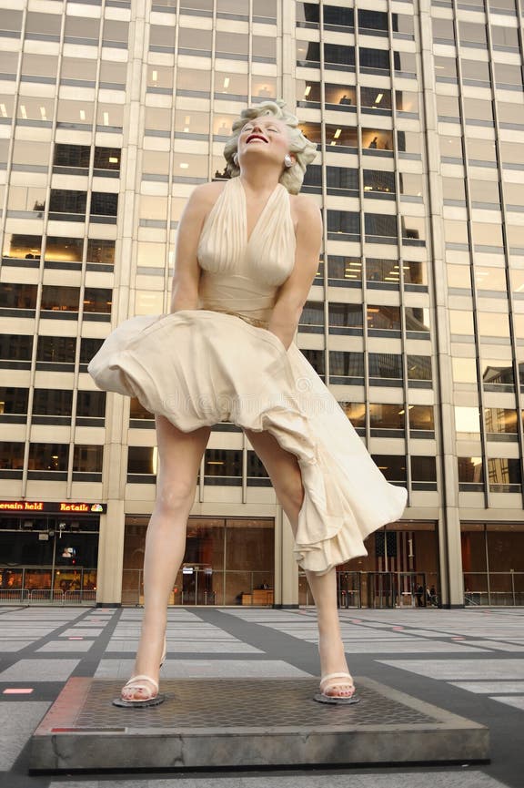 Statue Von Marilyn Monroe in Chicago Redaktionelles Bild - Bild von ...
