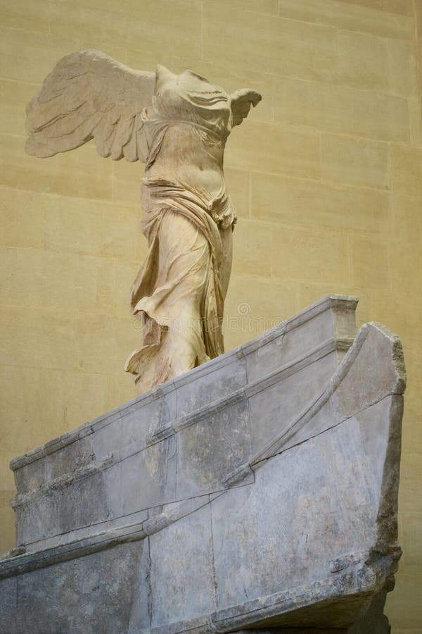 Nike Von Samothrace-Statue Im Louvre-Museum Redaktionelles Foto - Bild ...