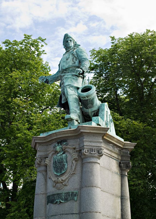 Statue Des Admirals Peter Tordenskjold in Trondheim, Norwegen Stockfoto ...