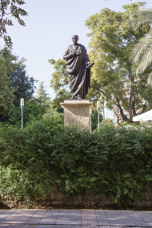 Statue Von Seneca in Cordoba Stockfoto - Bild von kultur, sonnig: 33800430