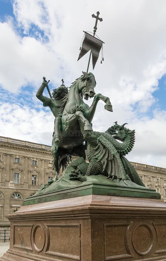 Statue Von St George in Berlin Stockbild - Bild von george, grenzstein ...