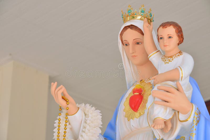 StatueJungfrau Maria Mit Jesus Stockfoto - Bild von schätzchen, kirche ...