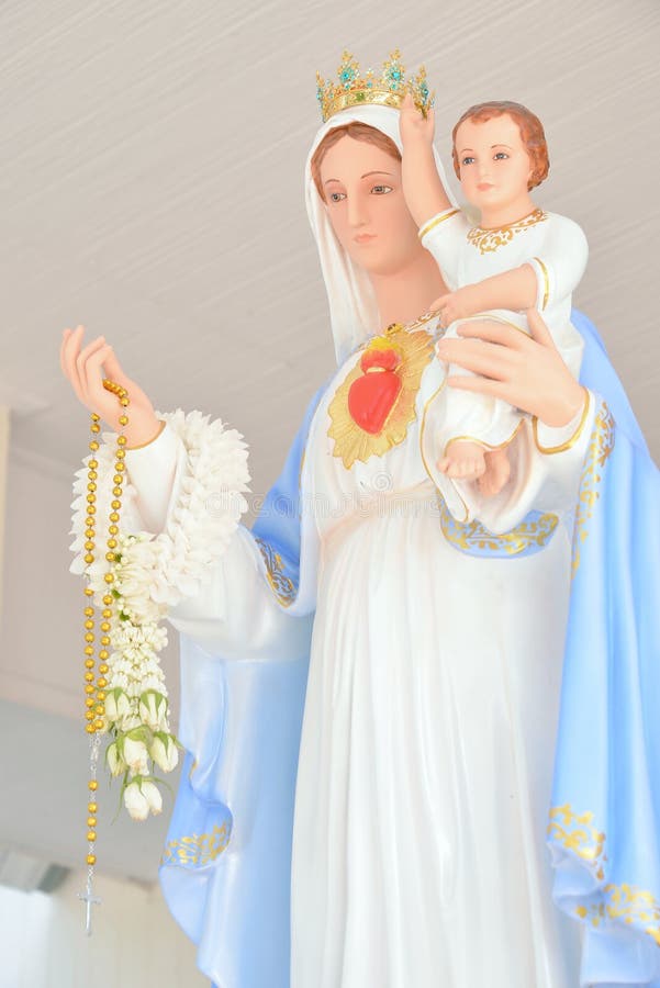 StatueJungfrau Maria Mit Jesus Stockfoto - Bild von katholisch ...