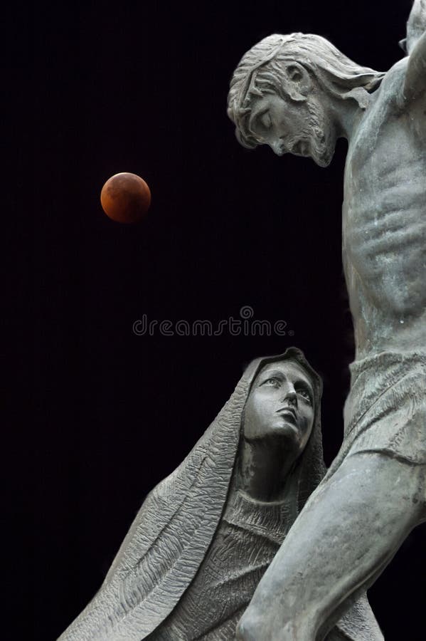 Statues and Eclipse of the Moon Stock Photo - Image of sunlight, black ...