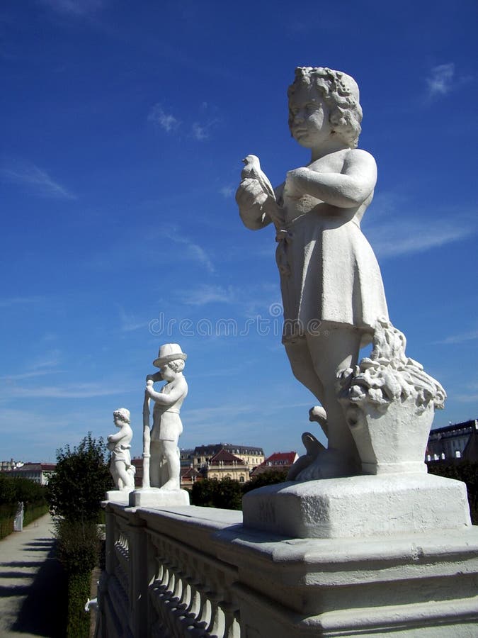 Statues En Pierre Des Enfants Photo stock - Image du vienne ...