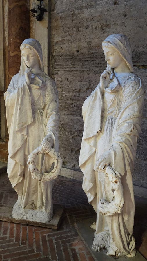 Statues Overlooking the Streets of Rome Stock Image - Image of woman ...