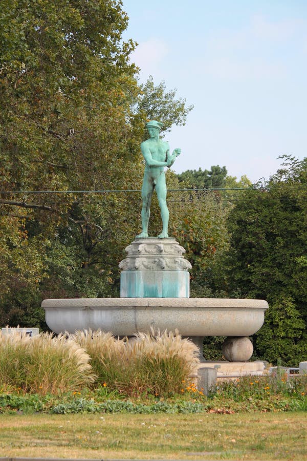 Statues in the park stock image. Image of combattende - 63311869