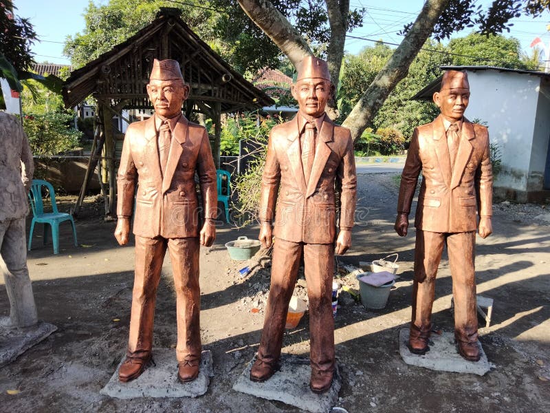 Statute of the hero editorial stock photo. Image of sand - 290365153