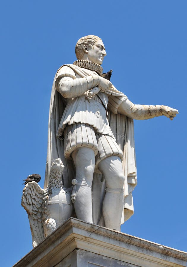 Staty arkivfoto. Bild av trevligt, fransman, statyer - 33598168