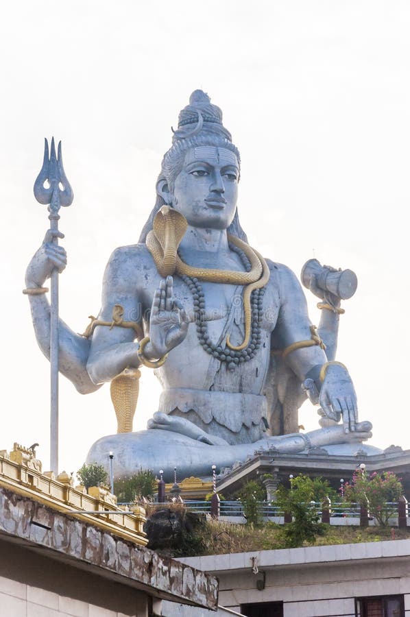 Statyn Av Stora Lord Shiva I Den Murudeshwar Templet Redaktionell Bild ...