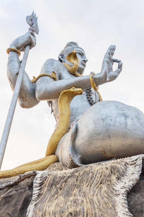 Statyn Av Stora Lord Shiva I Den Murudeshwar Templet Redaktionell Bild ...