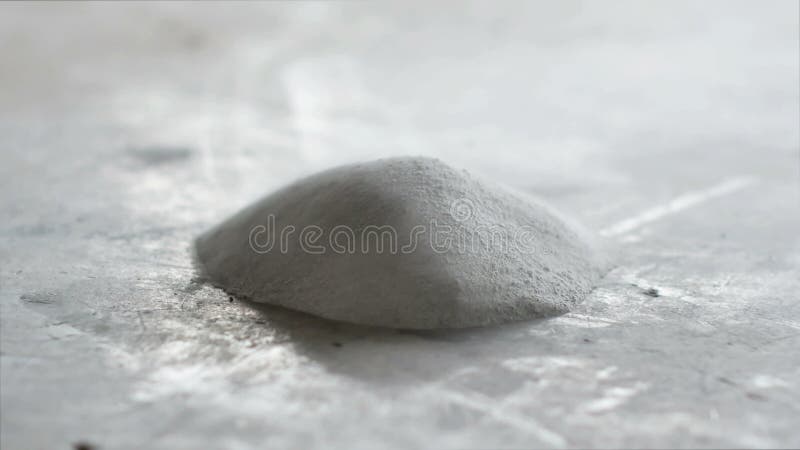 Staub, Der Einen Haufen Staub Auf Zementboden Weht Stock Footage ...