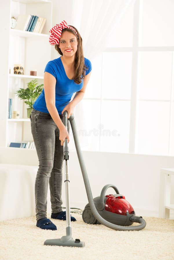 Staubsaugen stockbild. Bild von haus, teppich, betrieb - 43570183