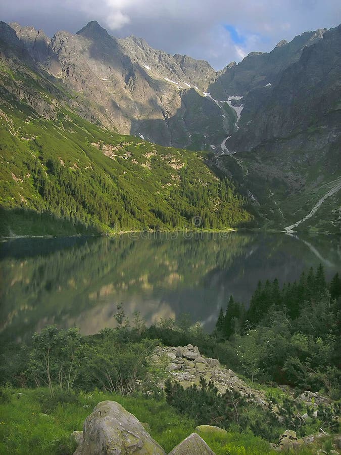 Staw górski zdjęcie stock. Obraz złożonej z alpinizm, lato - 1375092