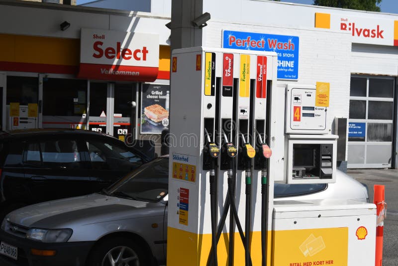 696 Benzina Di Shell Foto - Foto Stock Gratis e Royalty-Free da Dreamstime