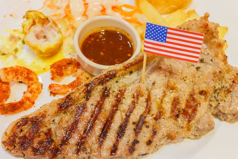 Steak with grilled shrimps stock photo. Image of turf - 34927534