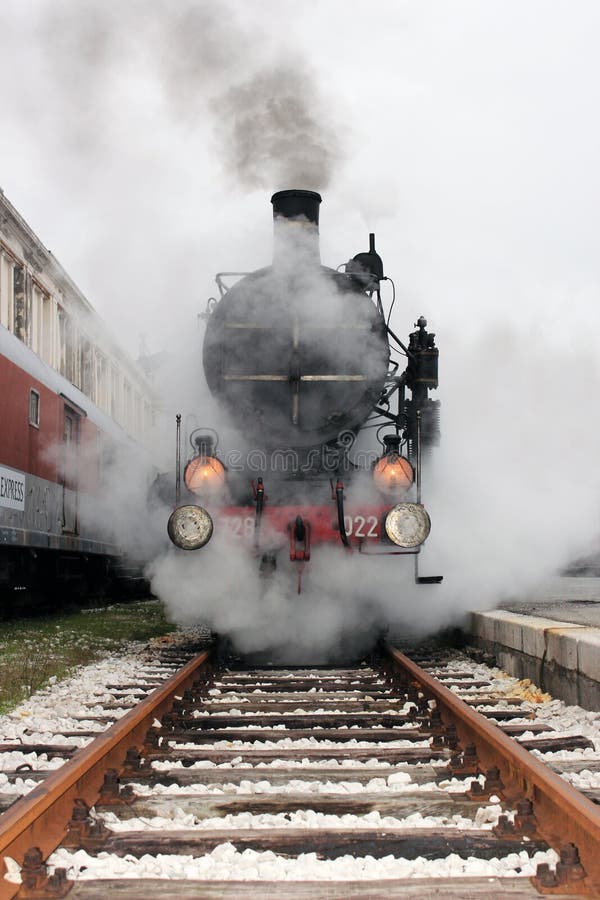 Steam locomotive stock photo. Image of antique, carbone - 17749922