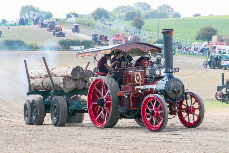 Steam traction engine editorial photography. Image of funnel - 125025047