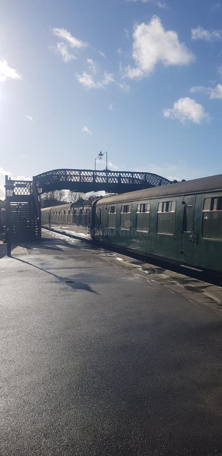 Steam Train Entering Platform 2 at Sheffield Park. Editorial Image ...