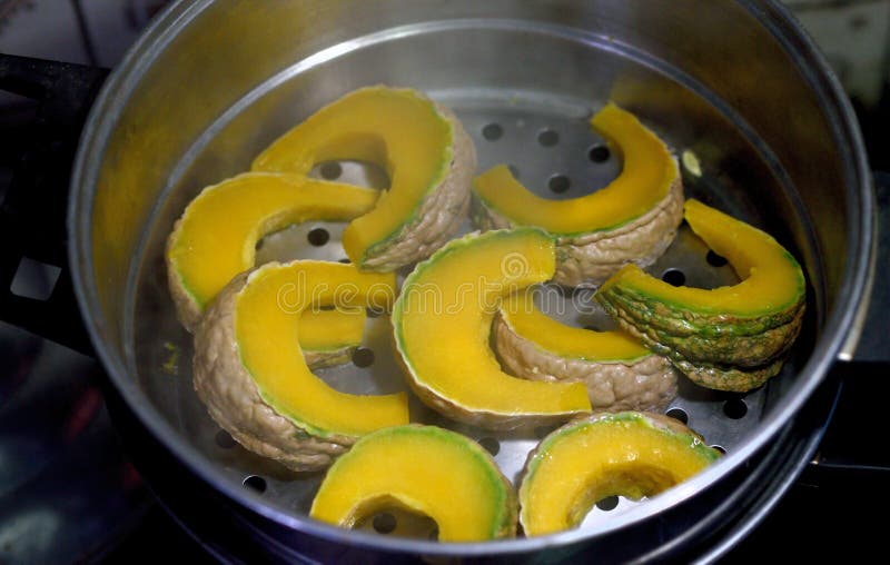 Steamed squash in steamer stock image. Image of healthy - 162324213