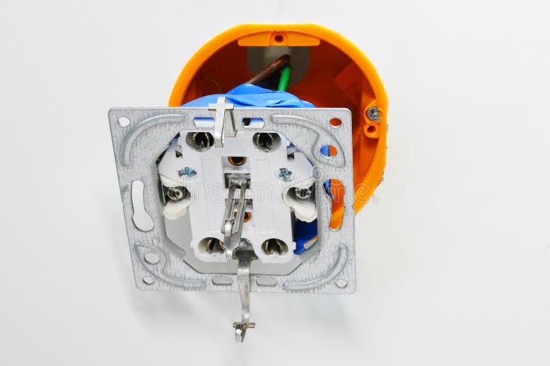 Steckdose Mit Dem Netzstecker Installiert Auf Die Hutschiene Stockbild ...