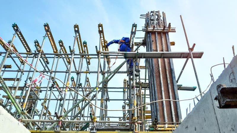 Steel Column Installation editorial image. Image of building - 340239805