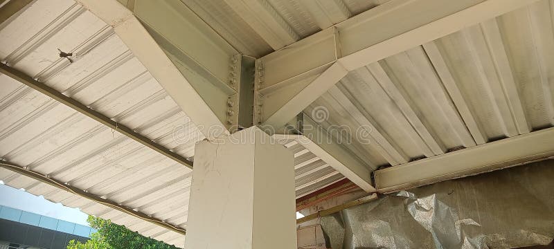 Steel Construction Expose of Building with Ceiling Bondex in Paint ...