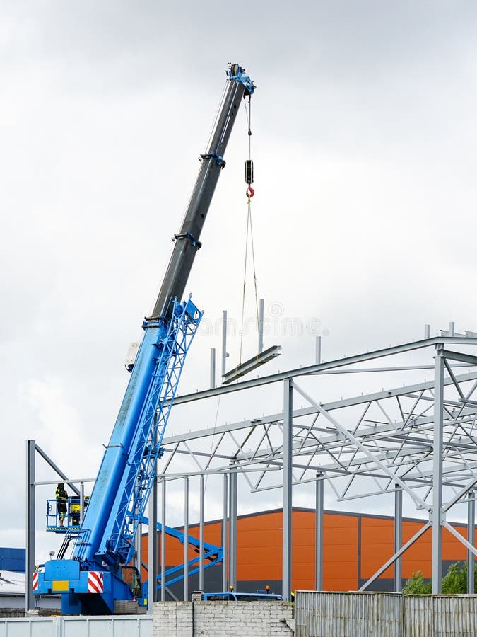 Steel Frame Structure Assembly Using Telescopic Boom Crane and Self ...