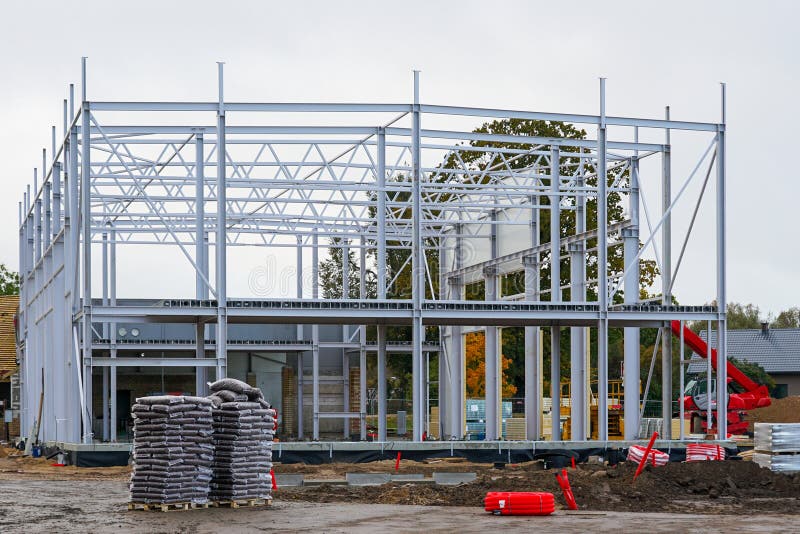 Steel Frame Structure Assembly Using Telescopic Boom Crane and Self ...