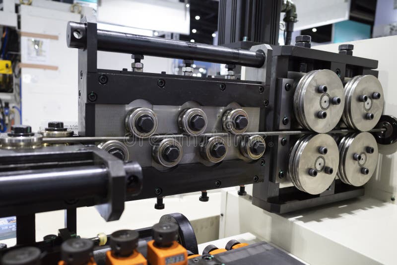 Steel Stainless Wire Feed To CNC High Precusion Plug Pin Grinding ...