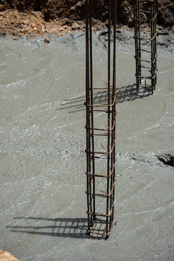 Prepare Foundation Pillar in Pit before Making Joint Concrete for ...