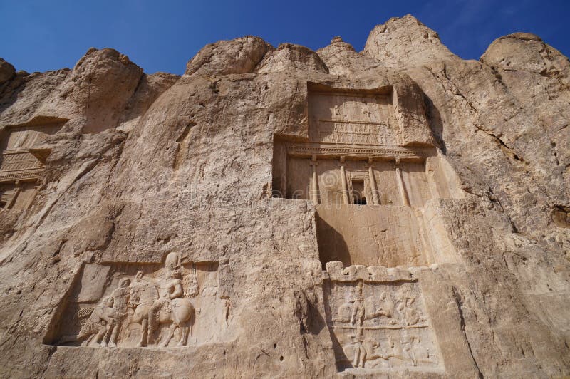 Steengravures Op Graf Van Darius Groot, Persepolis, Iran Stock Foto ...