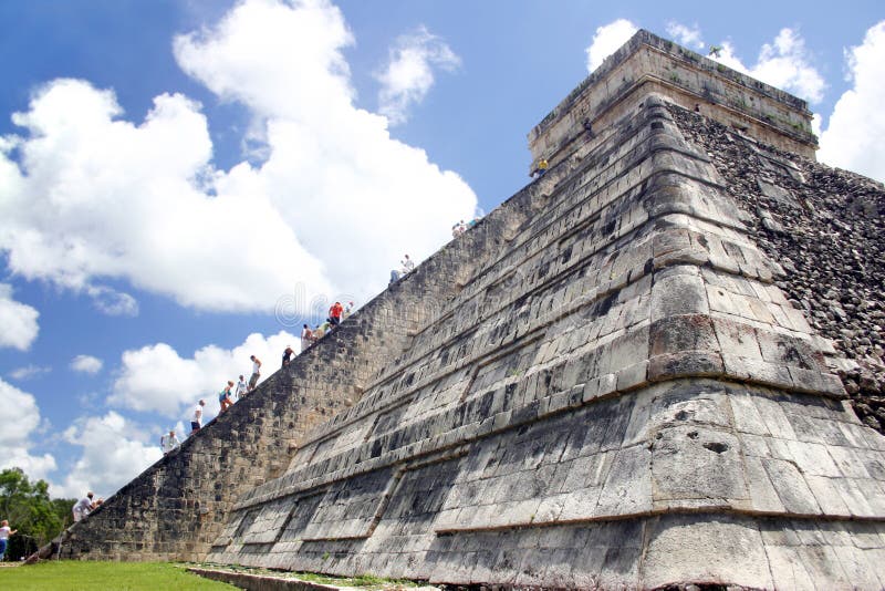 Steigen der Pyramide stockbild. Bild von standort, inka - 249727