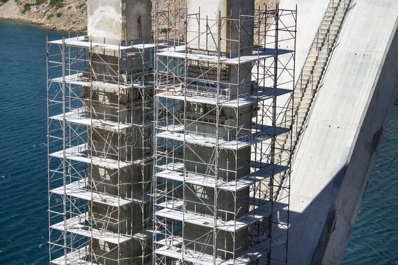 Steiger Voor Wederopbouw Van Concrete Brug Stock Foto - Image of kust ...