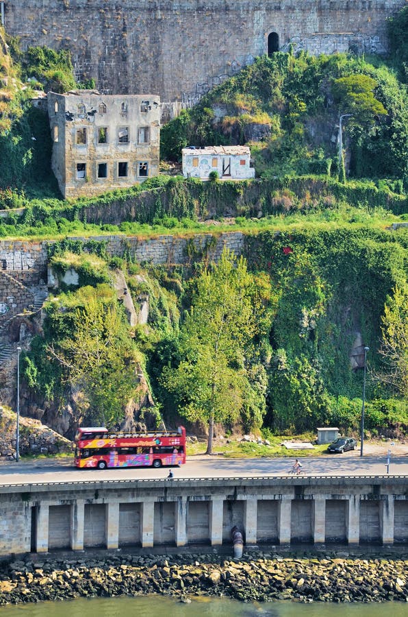 Steile Helling in De Stad Van Porto Stock Afbeelding - Image of ...