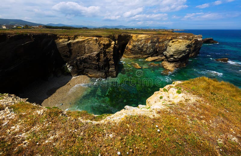 Steile Hellingen Bij Cantabric-kust Stock Foto - Image of oppervlakte ...
