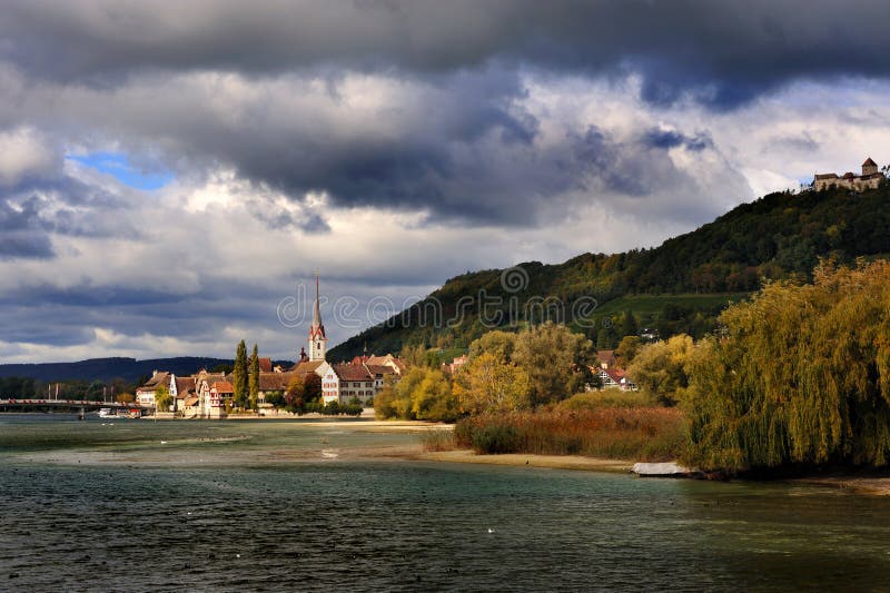 Das Dorf Stein am Rhein in Der Schweiz Stockfoto - Bild von dorf ...