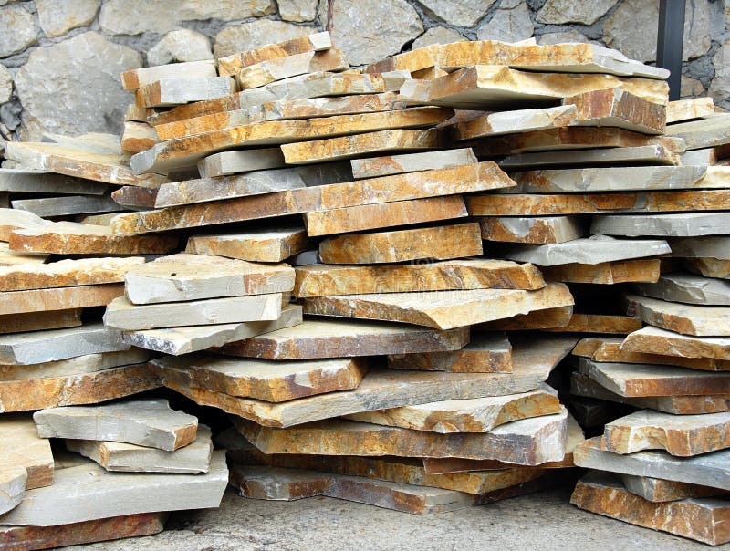 Steinplatten auf Stapel stockbild. Bild von draussen - 13002317