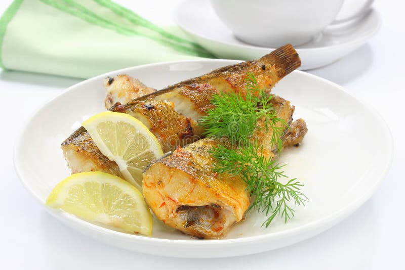 Stekt fisk med ris arkivfoto. Bild av kött, morötter - 37412294